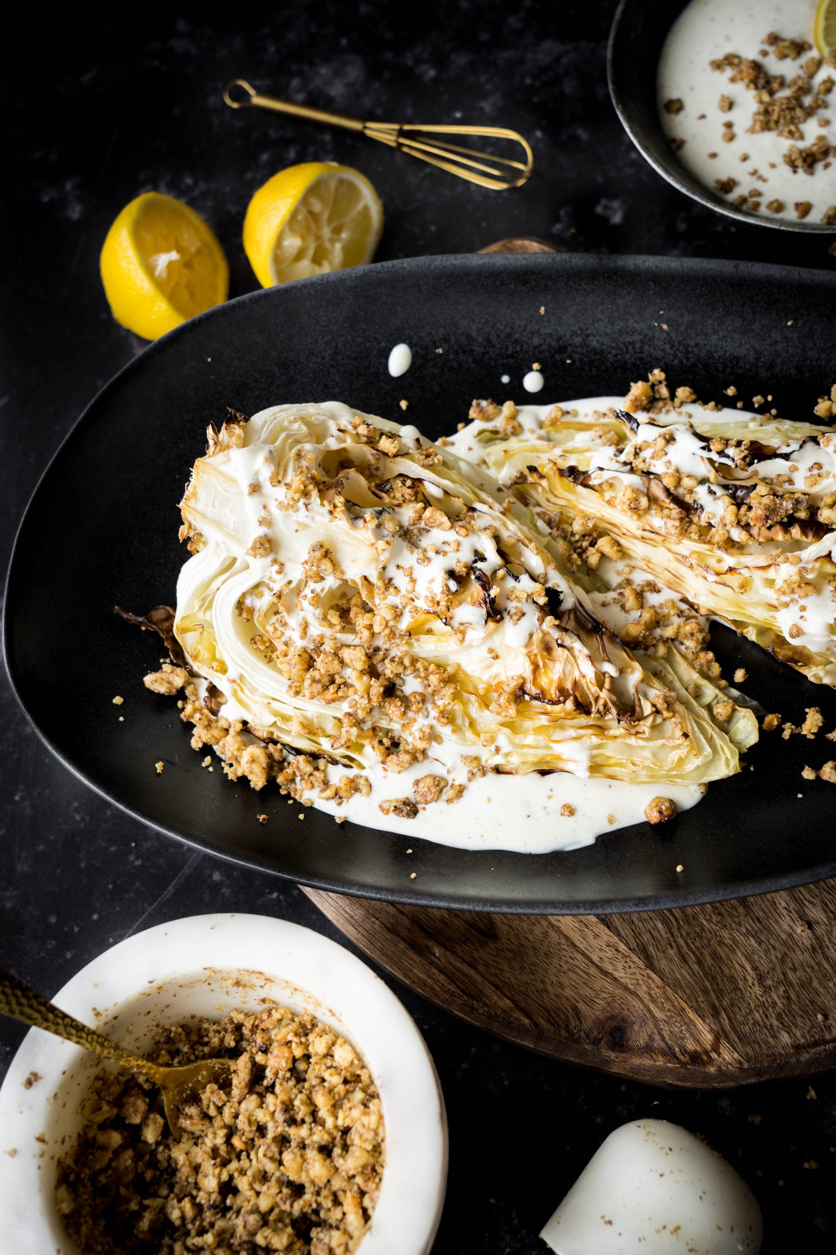 Gerösteter Spitzkohl mit Joghurt Dressing